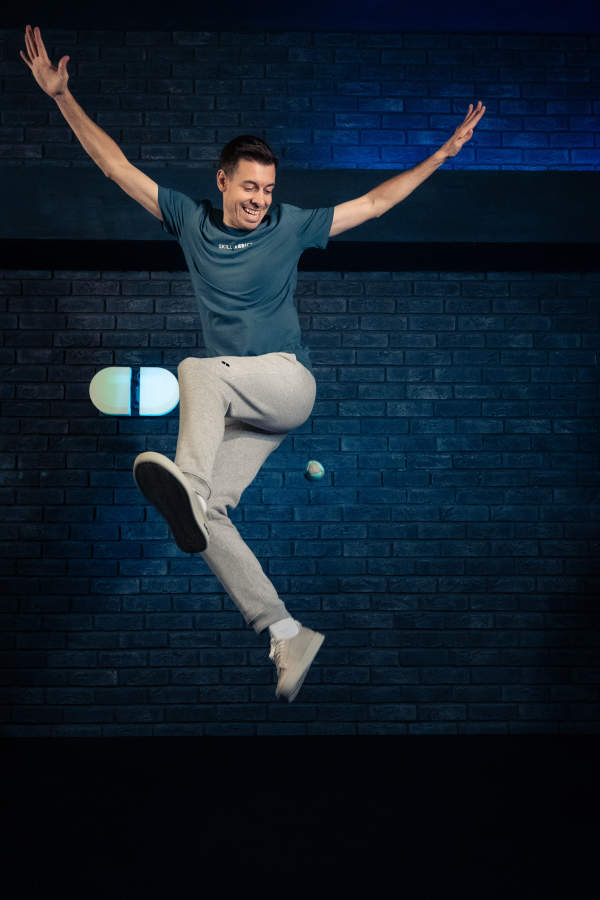 Learn Flying Clipper Footbag Trick - Skill Addicts learning mobile app