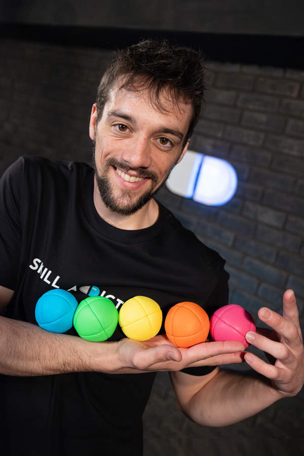 Learn Choosing Juggling Balls Juggling Trick - Skill Addicts learning ...